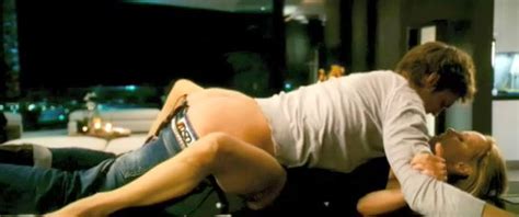 Omg He S Naked Ashton Kutcher Omg Blog