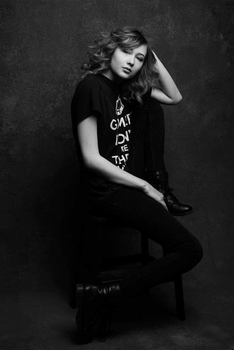 Pin By Michelle Russell Forst On Melody Smith Photoshoot Contemporary Portrait Fashion