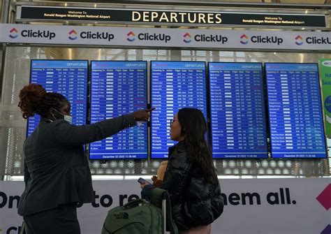 Airlines Scrap Nearly 2000 Us Flights As Winter Storm Disrupts Holiday