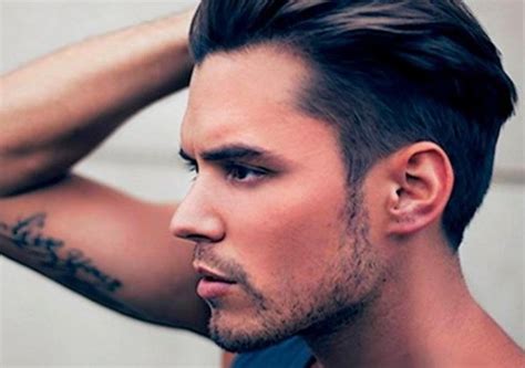 Чоловіча зачіска теніс