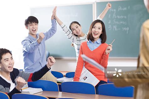 教师同学大学学生教室正版图片素材