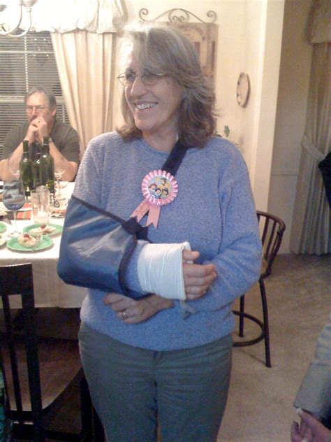 Leslie Edmondss Instagram Twitter And Facebook On Idcrawl