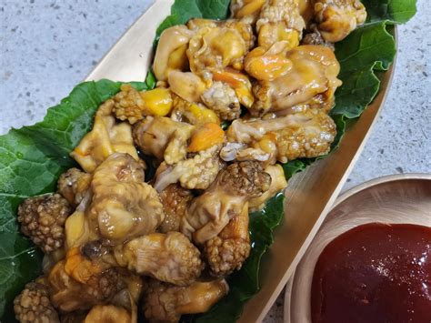 우리 친정부모님은 나 어릴때부터 미더덕을 회로 많이 주셨거든 그래서 지금도 매년 철마다 사서 회로 거의 먹어 국끓이고 싶어도 남는게 없어🤣 근데 몇년전만 해도 지인들이