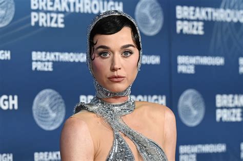 Katy Perry Jokes About Justin Trudeau Romance During Show