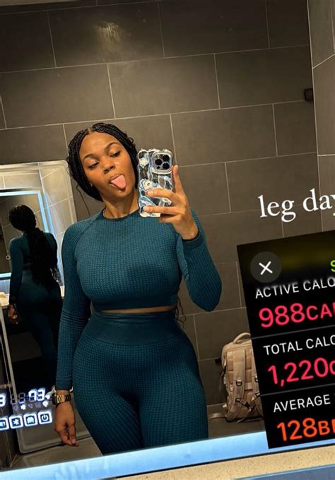 Selfie R 2busty2hide