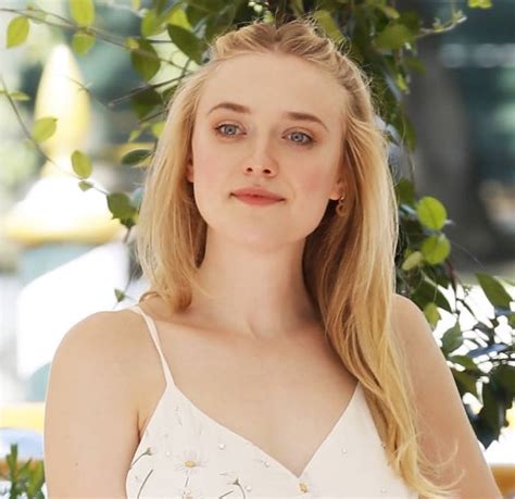 داكوتا فانينغ من مهرجان فينيسيا Elwatan Newsجريدة الوطن