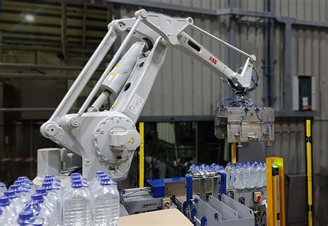 Ứng Dụng Của Cánh Tay Robot Gắp Sản Phẩm Trong Sản Xuất Công Nghiệp Vnatech Smart Factory