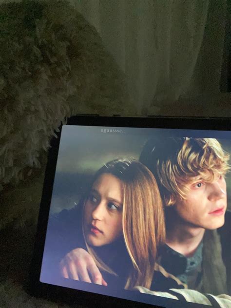 Ewan Michell Big Photo In Color Yellow Famosos