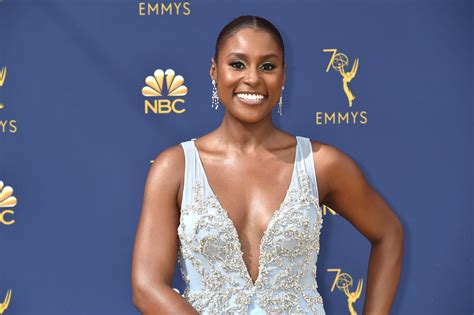 Issa Rae S Emmys Glow Was All Thanks To This Highlighter Glamour