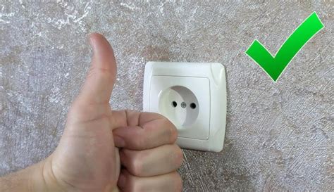 Как снять розетку и выключатель для поклейки обоев просто и быстро