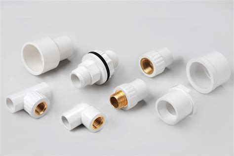 폴리 프로필렌 파이프에 대한 Upvc Cpvc 피팅 파이프라인에 대한 요소입니다 플라스틱 배관 요소 그들은 파이프를 연결하도록 설계되었습니다 폴리 프로필렌 피팅의 개념 판매