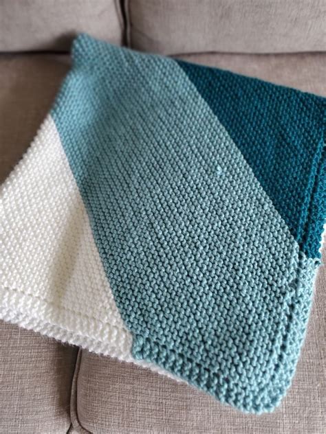 Tri Coloured Diagonal Garter Stitch Blanket Pattern