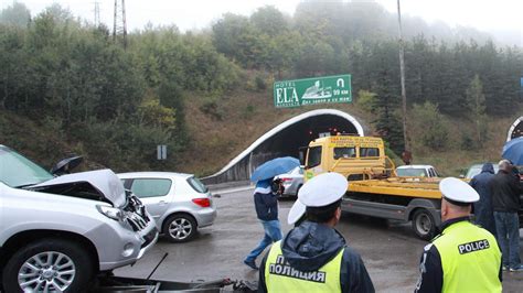 Шофьор навлезе в насрещното до тунел „Витиня“ удари две коли Новини бг