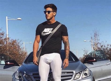 Ivan Gonzalez In Mutande Prima Di Andare Sul Trono Di Uomini E Donne Tuttouomini