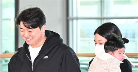 고우석 이가현스윗한 출국길 사진