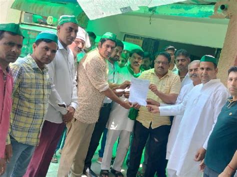 पैदल मार्च निकाला नारेबाजी कर कहा किसानों पर अत्याचार बर्दाश्त नहीं