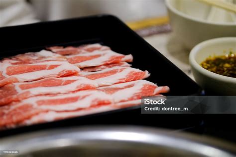 샤브 전골 식사를 위한 얇게 썬 돼지고기 일본 스키야키 스타일 개체 그룹에 대한 스톡 사진 및 기타 이미지 개체 그룹 건강한 식생활 고기 Istock