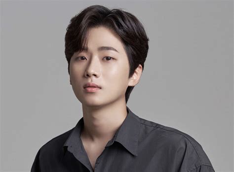 아티스트 어몽헤어