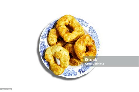 전통적인 알제리 튀긴 구운 도넛 또는 흰색으로 분리 된 Sfenj라는 팬케이크 0명에 대한 스톡 사진 및 기타 이미지 0명 가루 설탕 공휴일 Istock