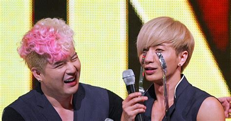 포토엔 슈퍼주니어 엠카 1위 이특 너무 기뻐서 황금 눈물이