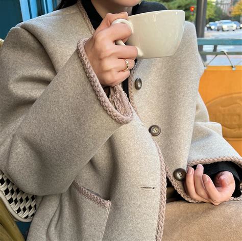 스트로베리케이크 안감이 퍼 로 가득하고 겉감은 울함양으로 추위 걱정 뚝🤍 연말룩 데일리룩으로 강력