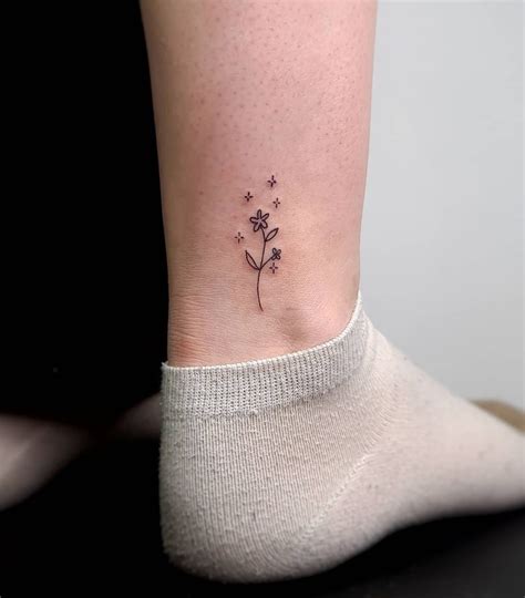 Small Tattoo Designs For Girls On Thigh