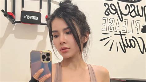 Maria Vania Selfie Pakai Bra Bikin Netizen Cenat Cenut Okezone Women