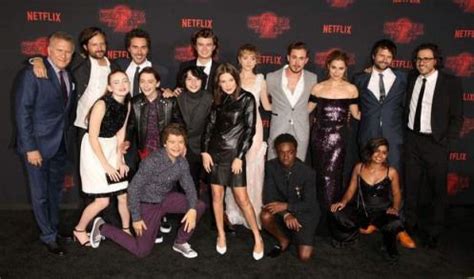 Le Casting De La Saison 2 De Stranger Things Tvshow Tv Show