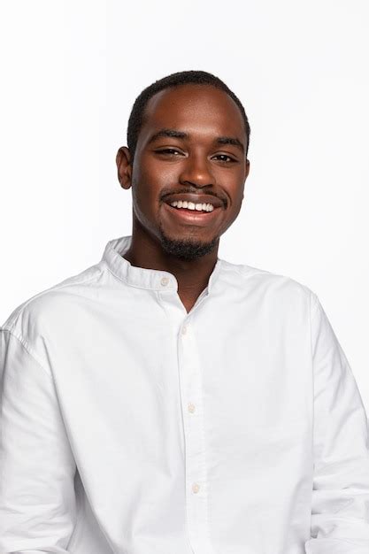 Retrato De Joven Aislado Foto Gratis