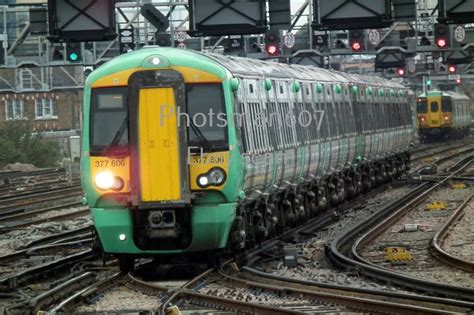 Class 377 377606 5 Car Emu In Southern At London Bridge £0 75 Picclick Uk