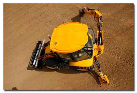 Jcb 4cn Retrocargadora Con Pluma Axial Desplazable Venzario