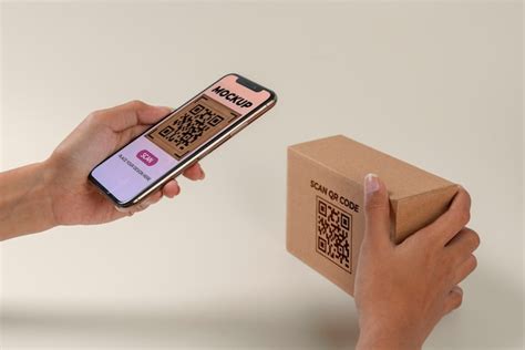 Premium PSD Person Scanning Qr Code On Cardboard Box With Smartphone