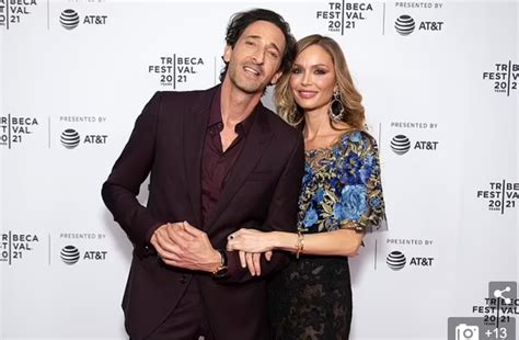 رومانسية أدريان برودي مع الزوجة السابقة للمنتج هارفي وينشتاين في العرض الأول لفيلم Clean