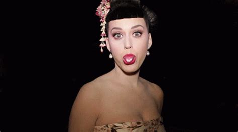 Katy Perry Elephant 