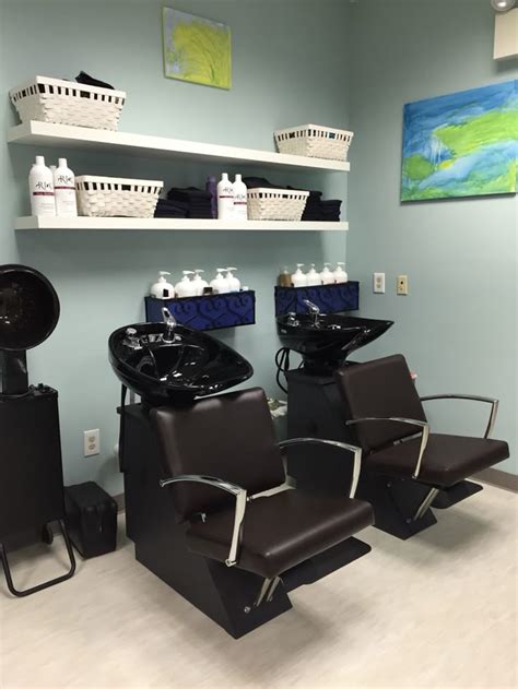 Pin By Naa Aseye On Salon Decor Beauty Salon Decor Salon Decor