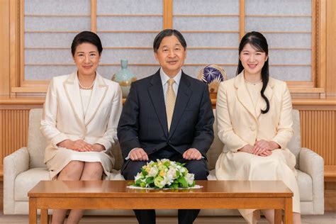 写真 2ページ目 一般参賀でかわいいとの声も21歳になった愛子さまの3つの変化 文春オンライン