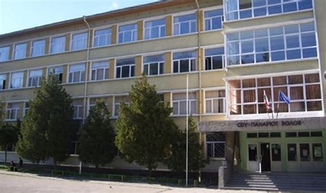 Зубрят формули от стълби