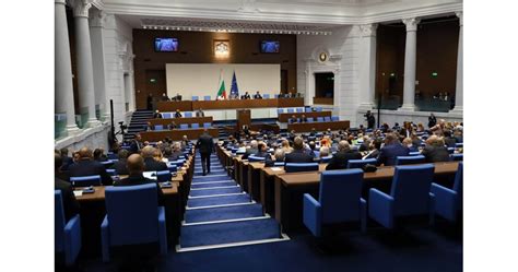 На първо четене по 75 лв за Великден за най бедните пенсионери