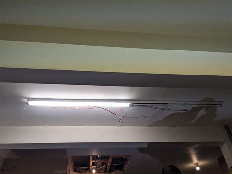 One Side Of My Light Fixture Wont Start Raskelectricians