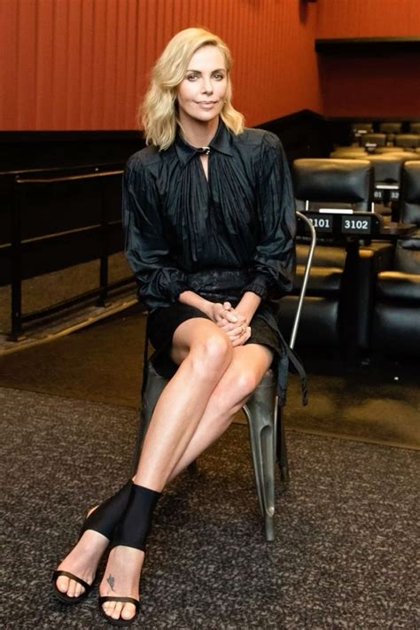 Pin By Allen On Charlize Charlize Theron Hottest Babes Actresses