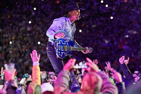 Garth Brooks Historic Notre Dame Concert Airs Sunday On Cbs