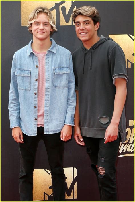 Damn Daniel Lara Wears White Vans To Mtv Movie Awards 2016 Photo