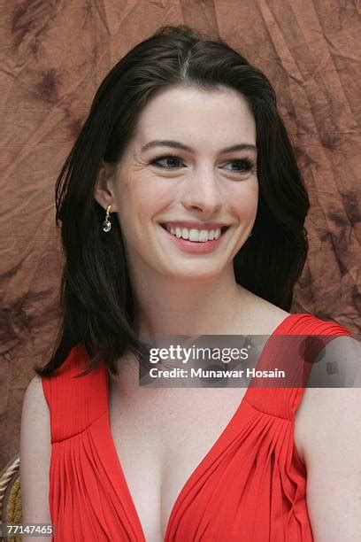 Anne Hathaway Fotos Photos And Premium High Res Pictures Getty Images