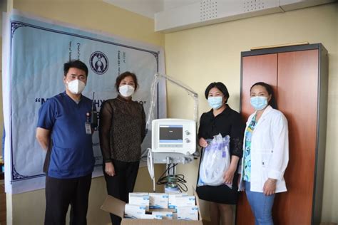 Дэлхийн Монголчуудын холбооноос амьсгалын аппарат хандивлалаа