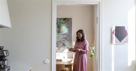 Yrittäjä Ja Poliitikko Tuuli Kousa Valitsee Kotiinsa Taidetta Tunteella