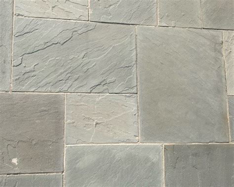 Bluestone Cut Pattern Fieldstone Center