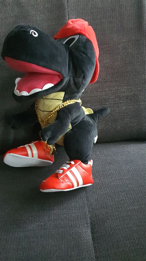 Hey The New Duggie Puppet Is So Coolbutwhy Is The Bag Blue R