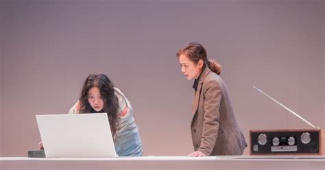 정진새 연출 극동 시베리아 순례길 암전만 50회↑…흐릿한 세계 반영