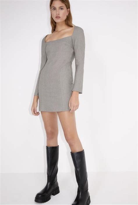 Сіра сукня коротка з вирізом з нової колекції Zara розмір м — ціна 1200 грн у каталозі Короткі