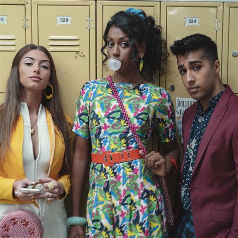 Simone Ashley Beauty Look Dentro E Fuori Dallo Schermo Amica